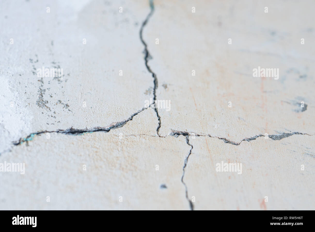 Destruction in Reinforced Concrete Construction. Defects at the ...