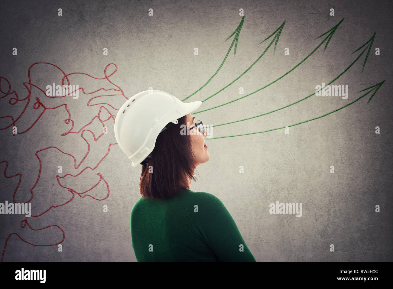 Arrow through head hi-res stock photography and images - Alamy