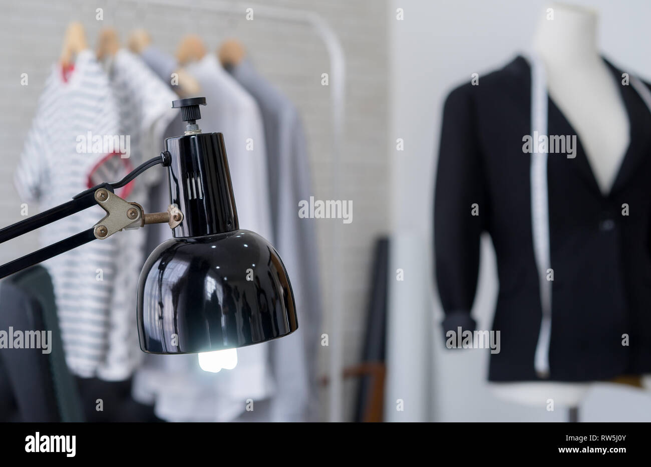 Fashion stylist hi-res stock photography and images - Alamy