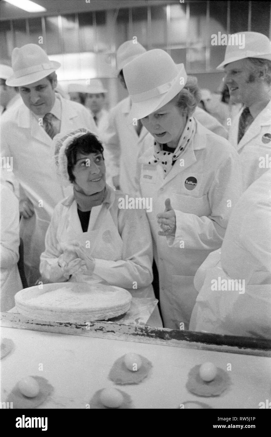 Portrait woman meeting in Black and White Stock Photos & Images - Alamy