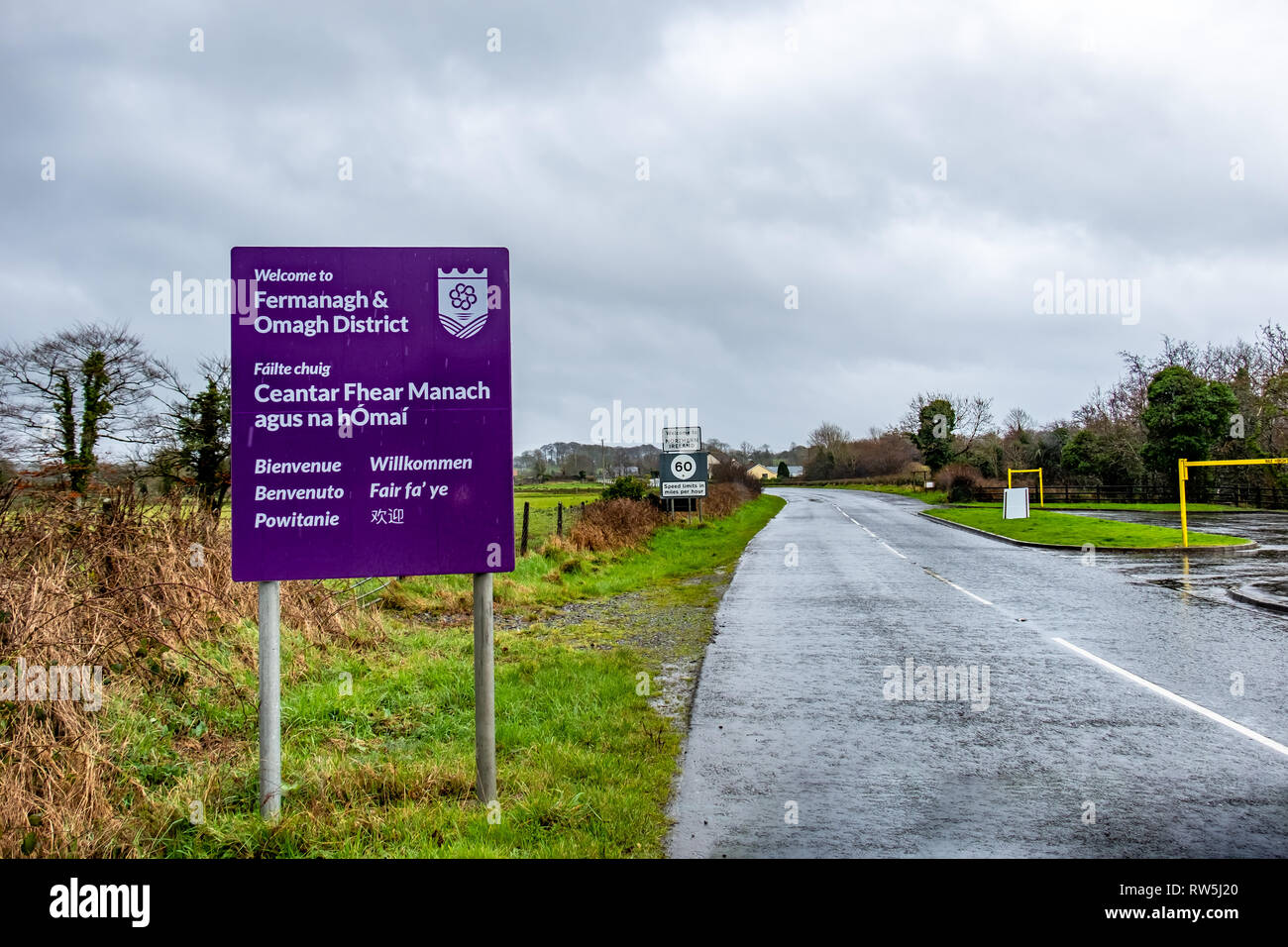 Traffic sign showing truck hi-res stock photography and images - Alamy