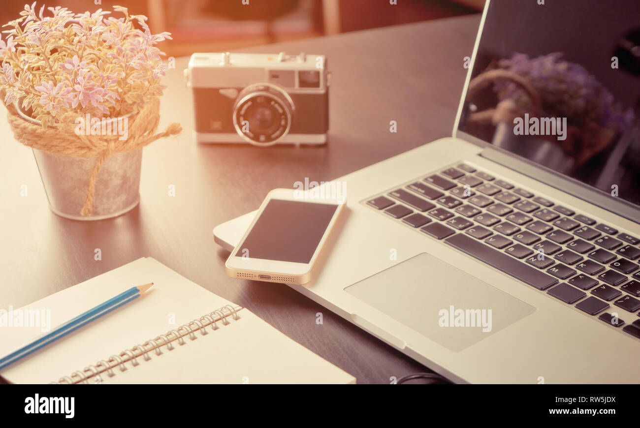 Blogger office hi-res stock photography and images - Alamy