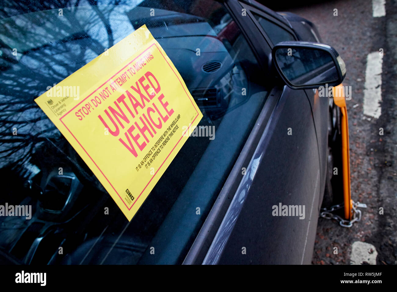 Untaxed vehicle warning hi-res stock photography and images - Alamy