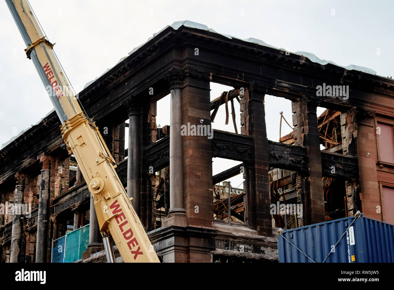 dismantling the fire damaged bank buildings primark building in belfast ...