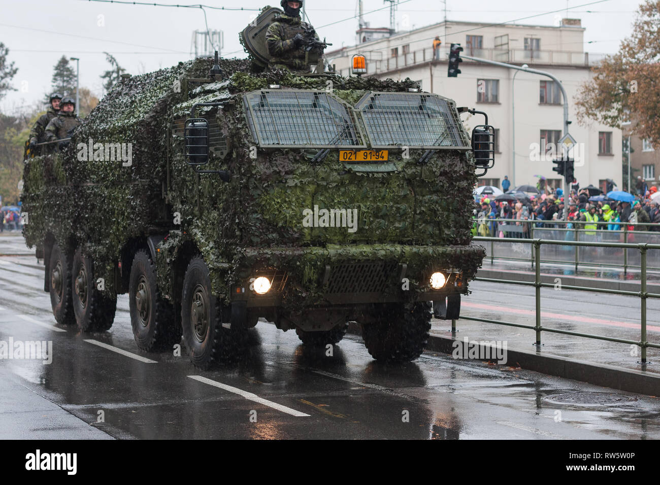 European street, Prague-October 28, 2018: Soldiers of Czech Army are ...
