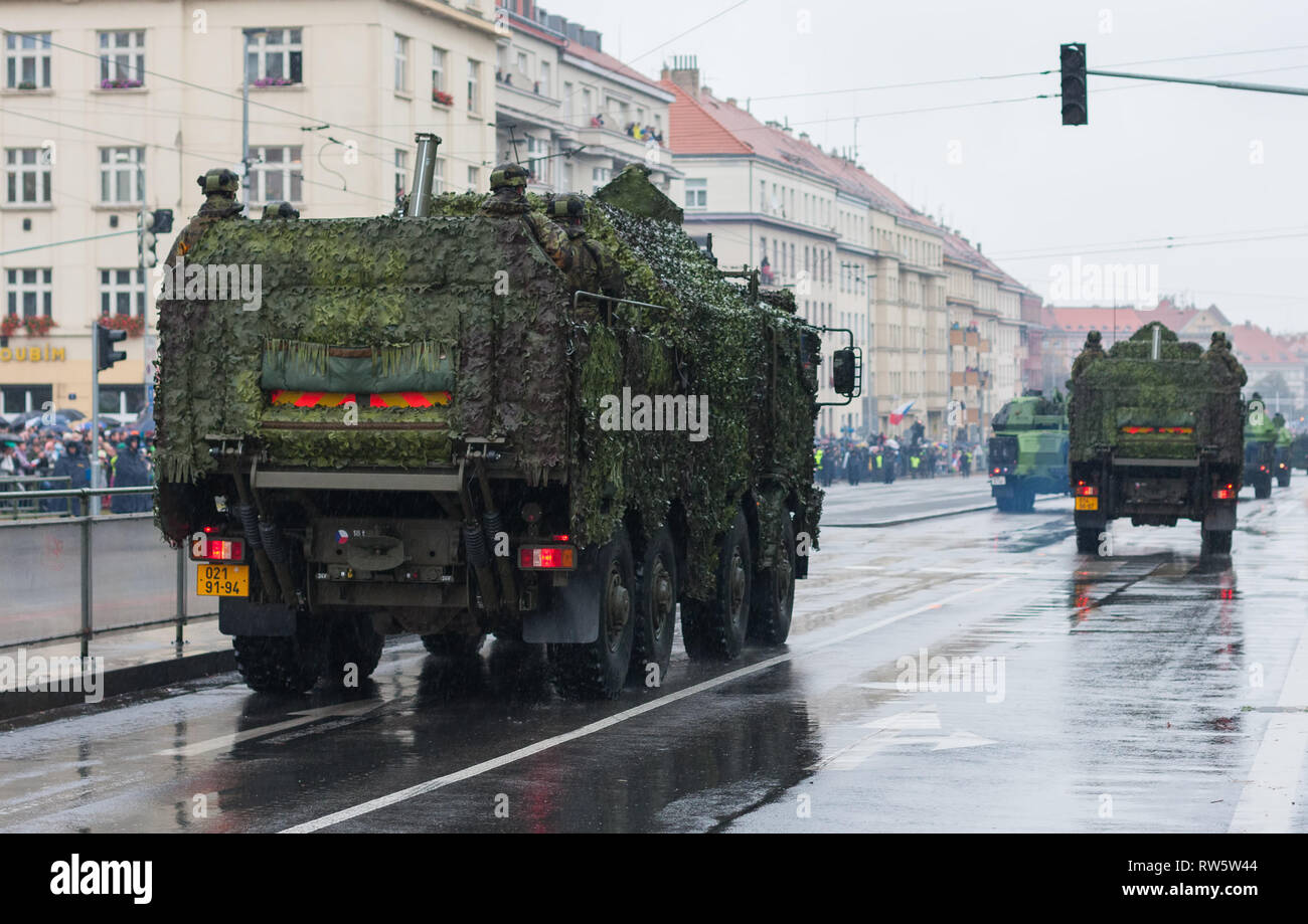 European street, Prague-October 28, 2018: Soldiers of Czech Army are ...