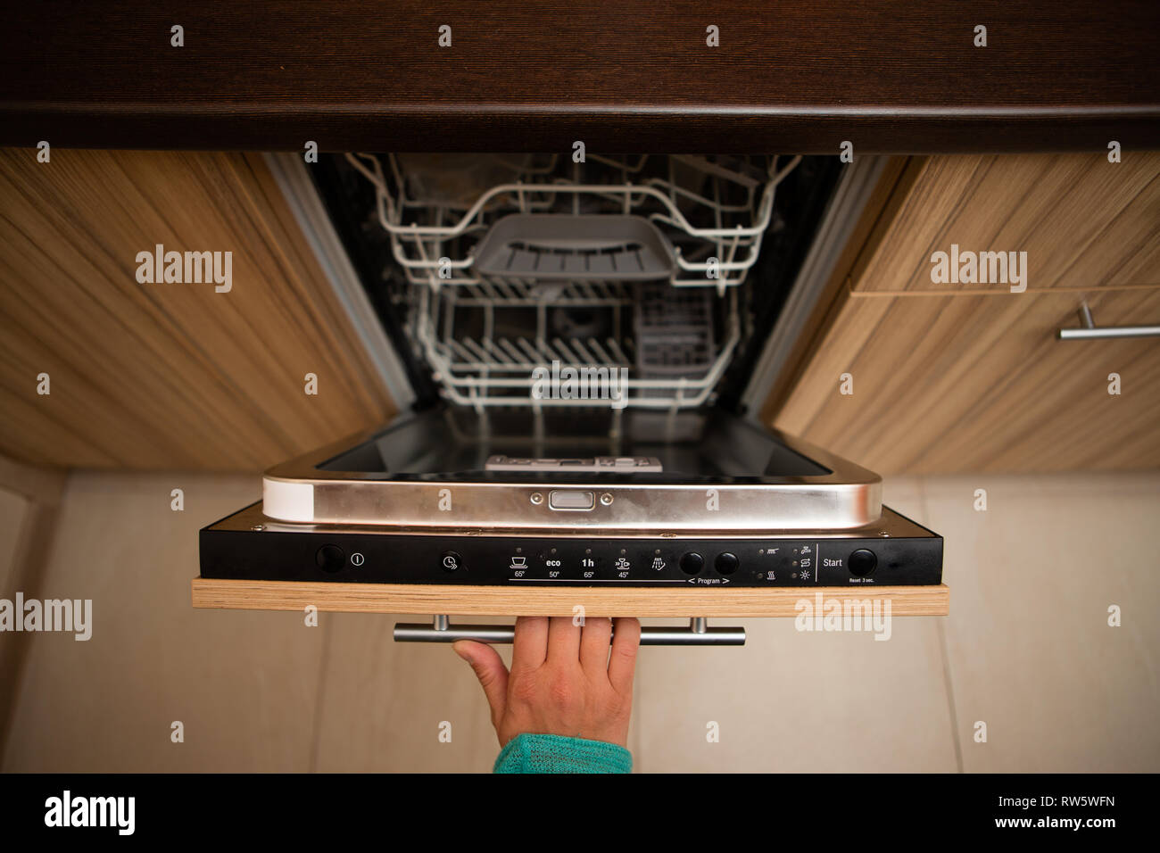Hand opening basket hi-res stock photography and images - Alamy