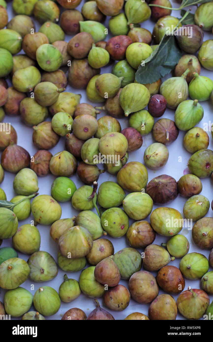Fresh organic raw figs pile sold on market place stall Stock Photo - Alamy