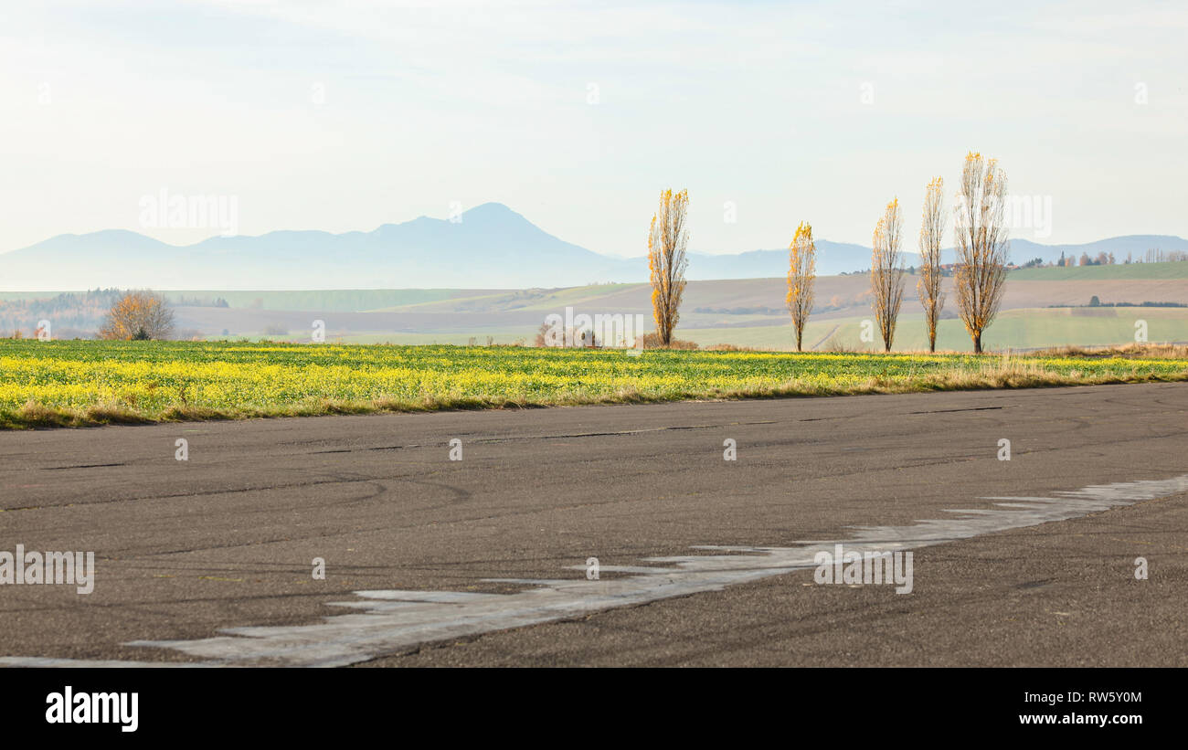 Simple road landscape hi-res stock photography and images - Alamy