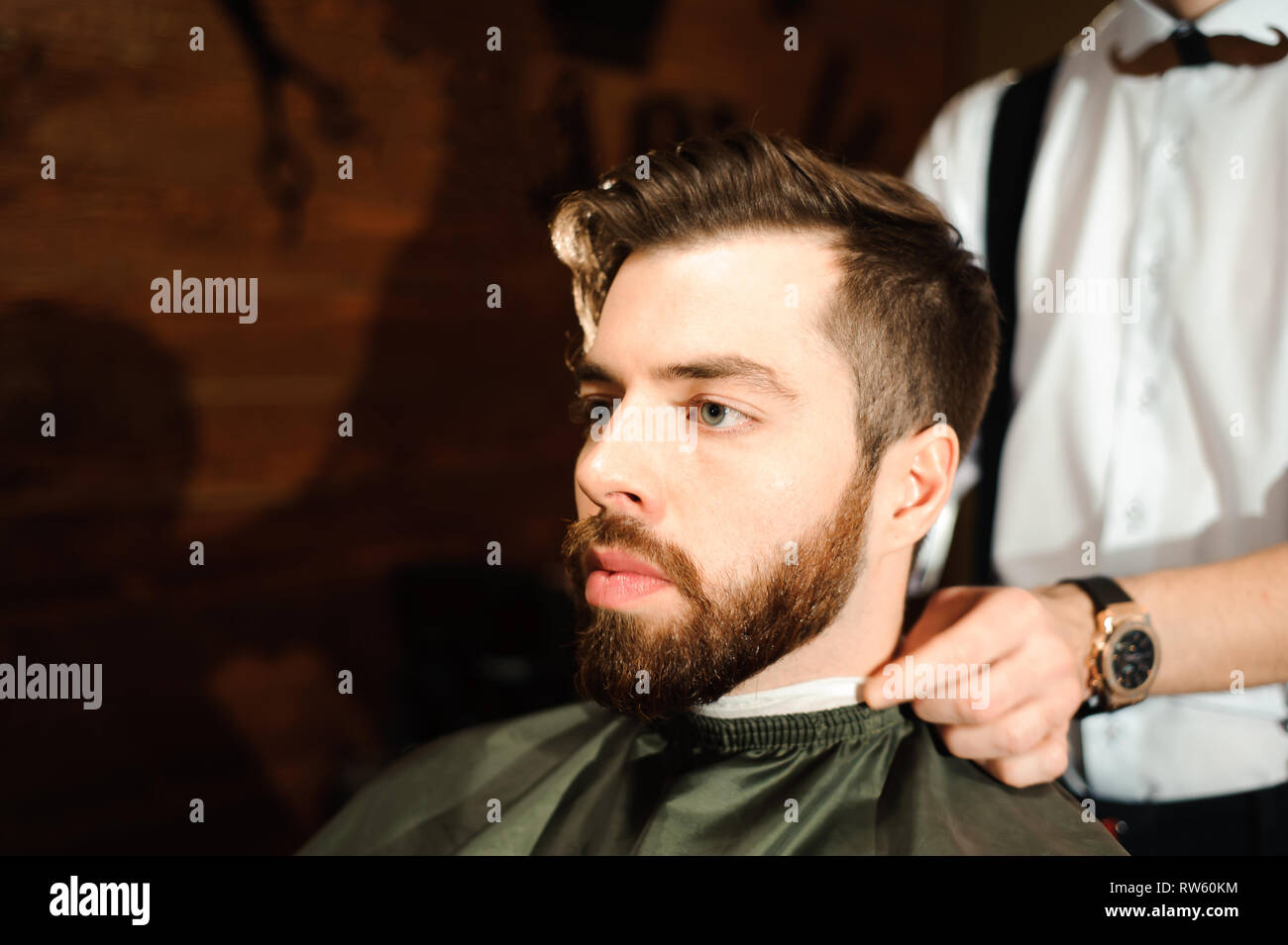 Master cuts hair and beard of men in the barbershop Stock Photo - Alamy