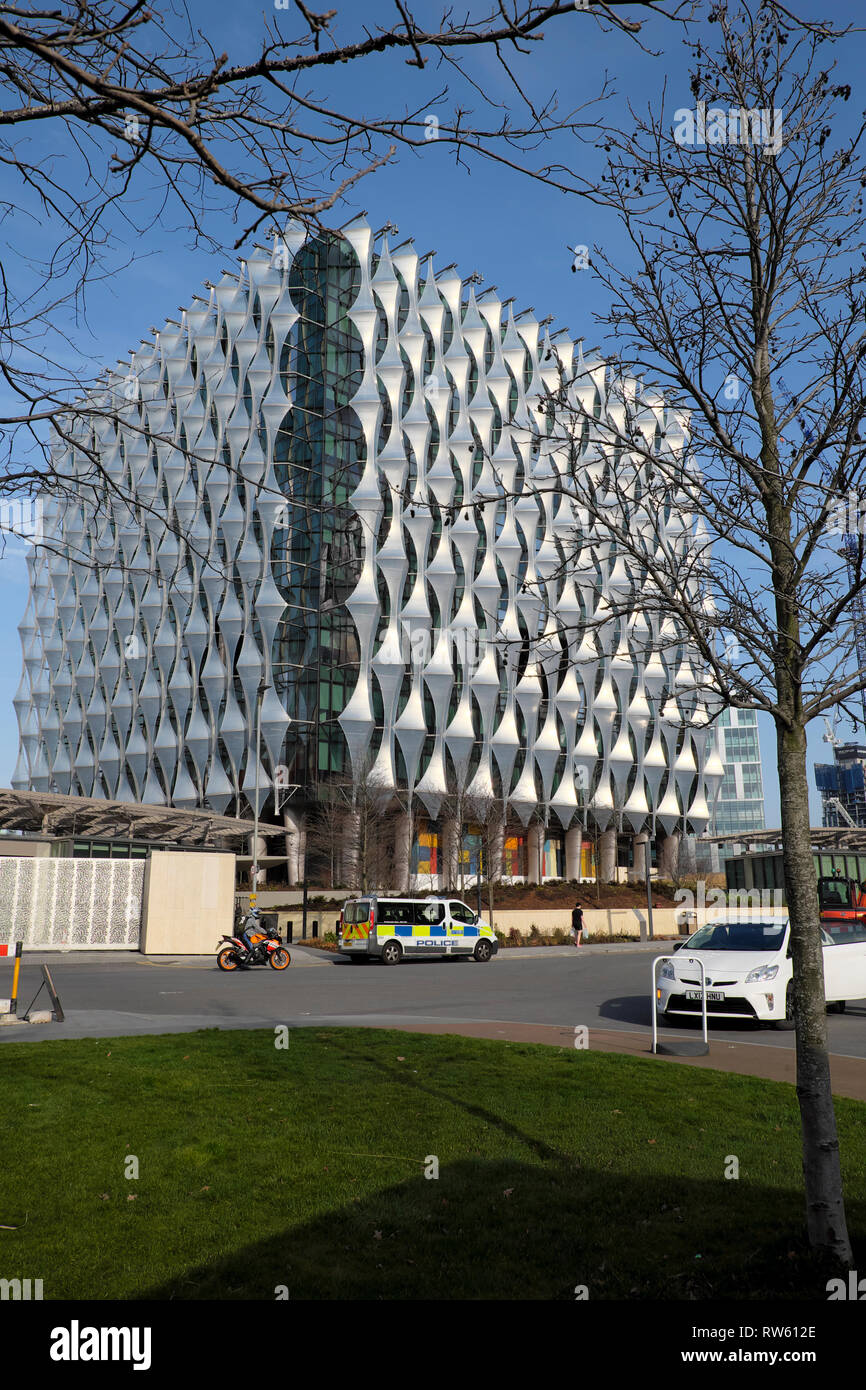 The American Embassy building exterior in Nine Elms Lane, Wandsworth ...