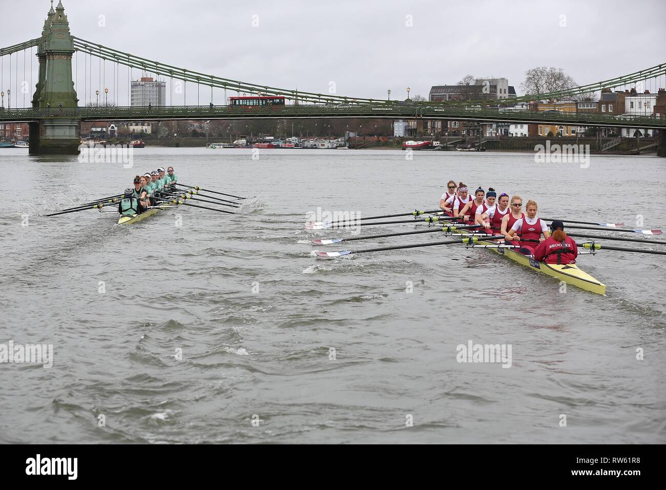 Oxford cambridge boat race finish line hi-res stock photography and ...
