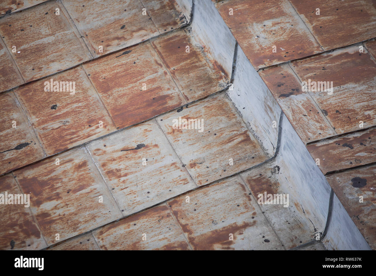 Rusty metal roof hi-res stock photography and images - Alamy