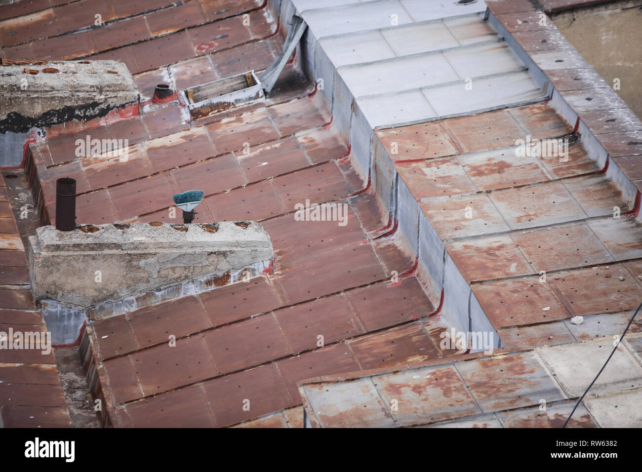 Rusty metal roof on a neglected building Stock Photo - Alamy