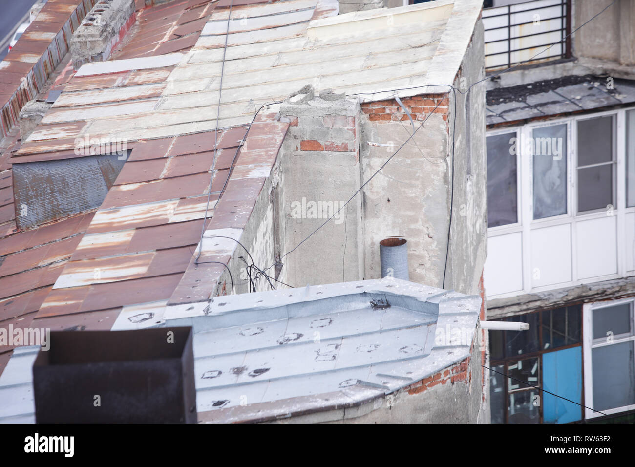 Rusty metal roof on a neglected building Stock Photo - Alamy