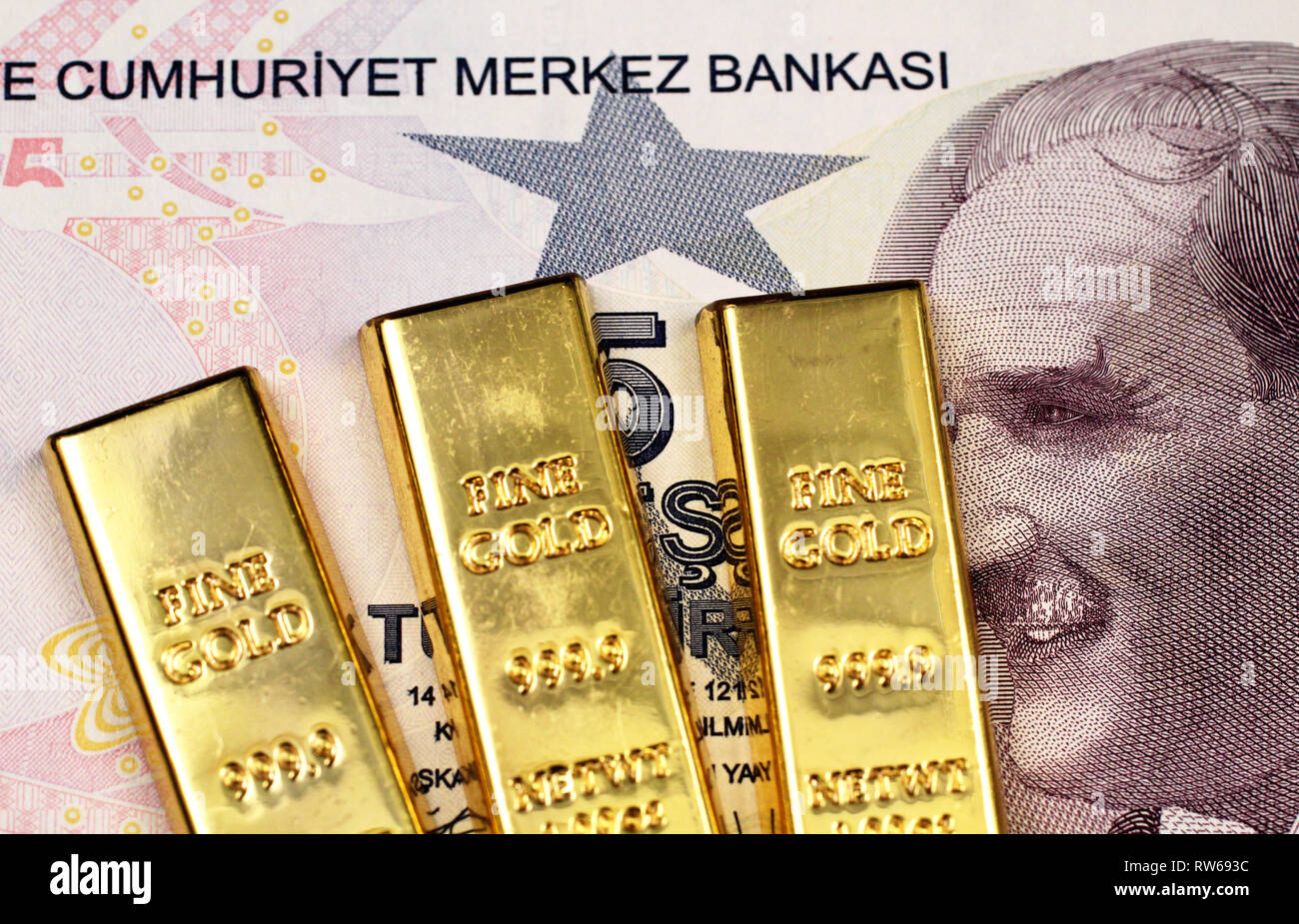 Five gold bars hi-res stock photography and images - Alamy