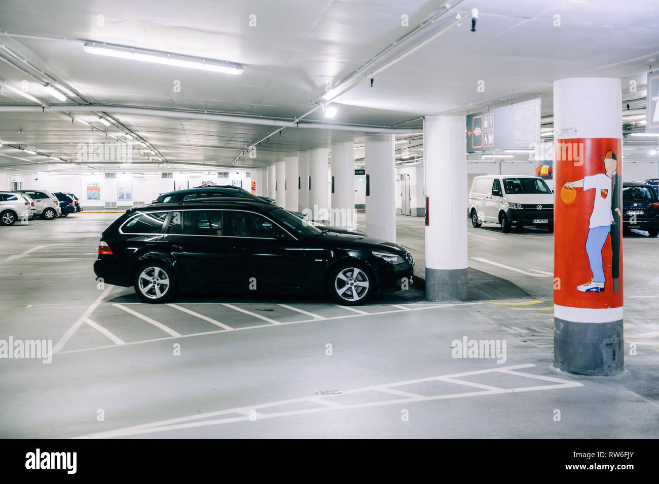 Car park family airport hi-res stock photography and images - Alamy
