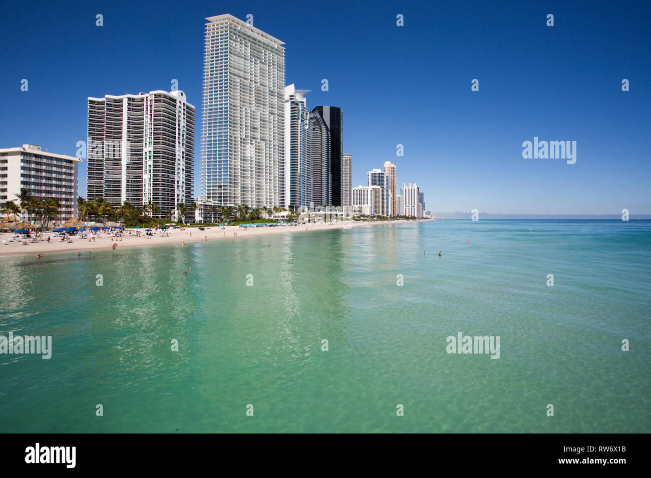High rise waterfront beach hi-res stock photography and images - Alamy