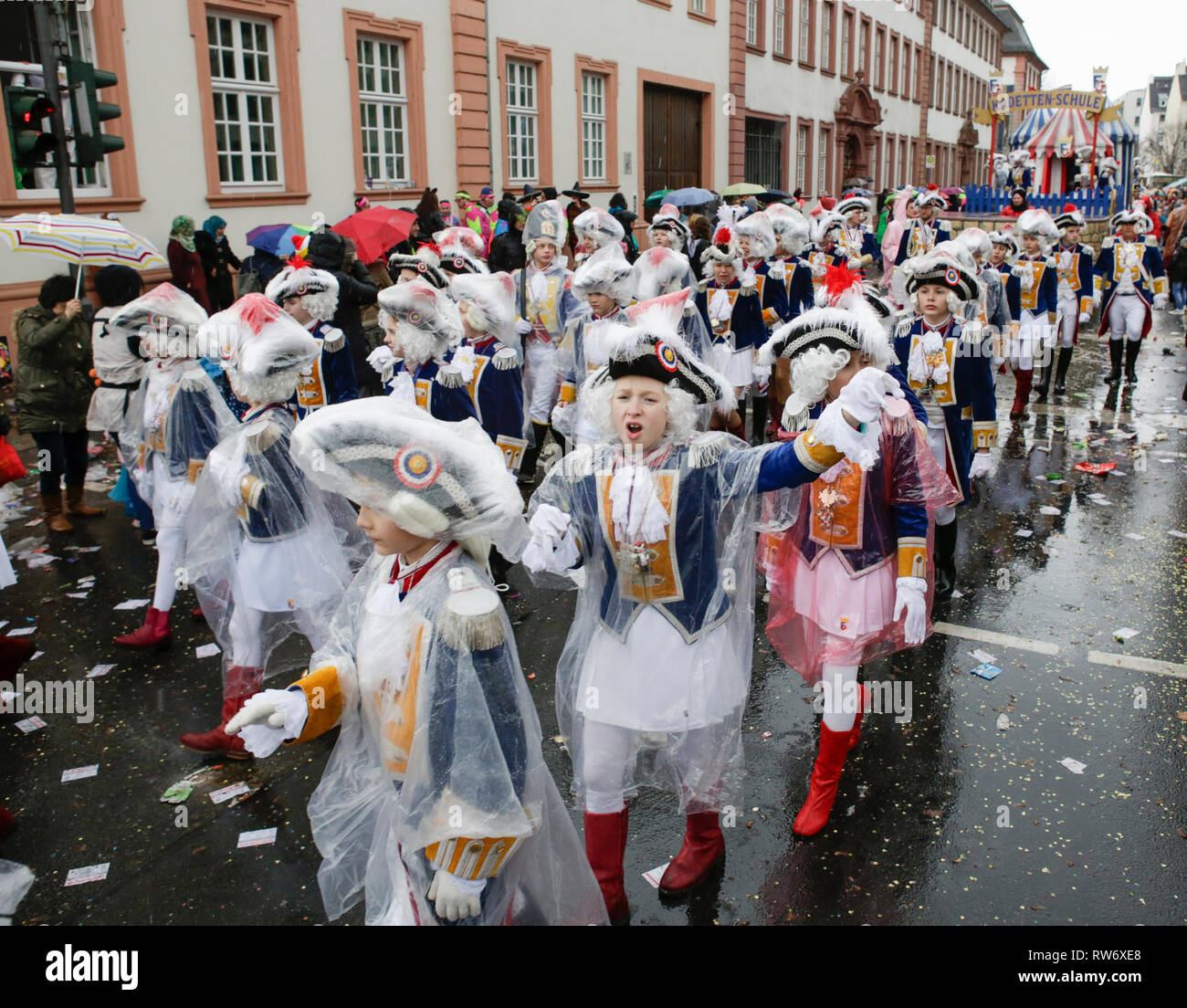 Mainz, Germany. 4th March 2019. Cadets of the Fuesilier-Garde march in ...