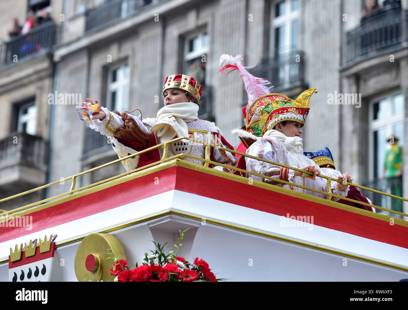 Cologne, Germany. 4th Mar, 2019. Children take part in the Rose Monday ...