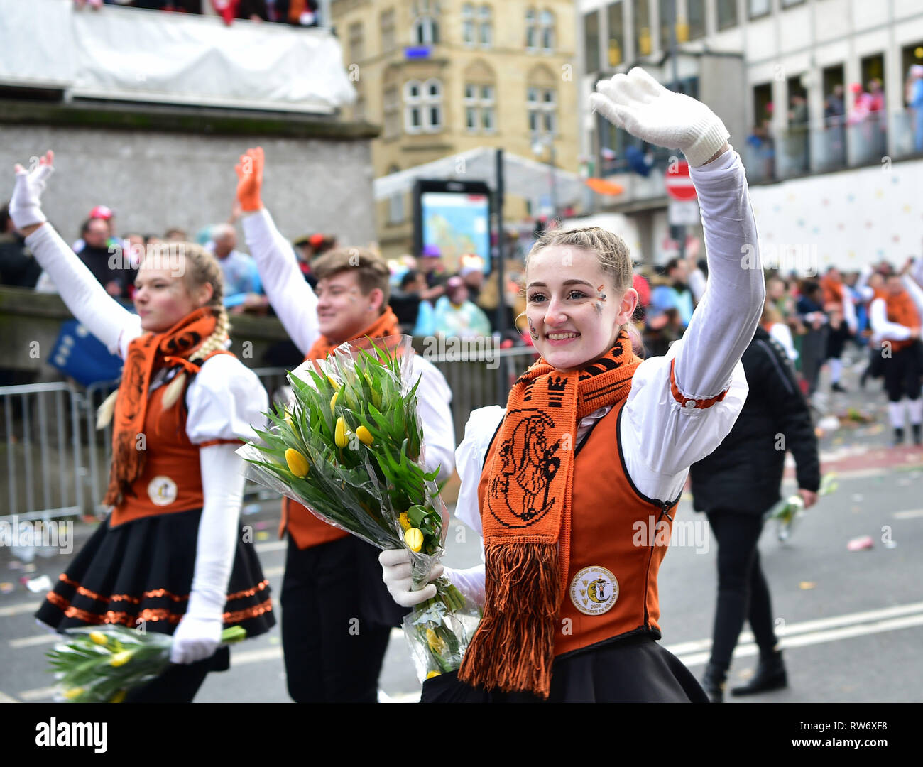 Cologne, Germany. 4th Mar, 2019. Revelers take part in the Rose Monday ...