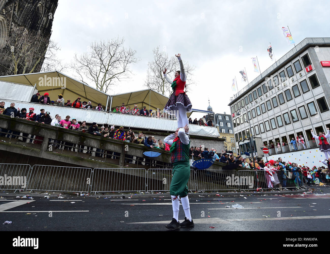Cologne, Germany. 4th Mar, 2019. Revelers take part in the Rose Monday ...