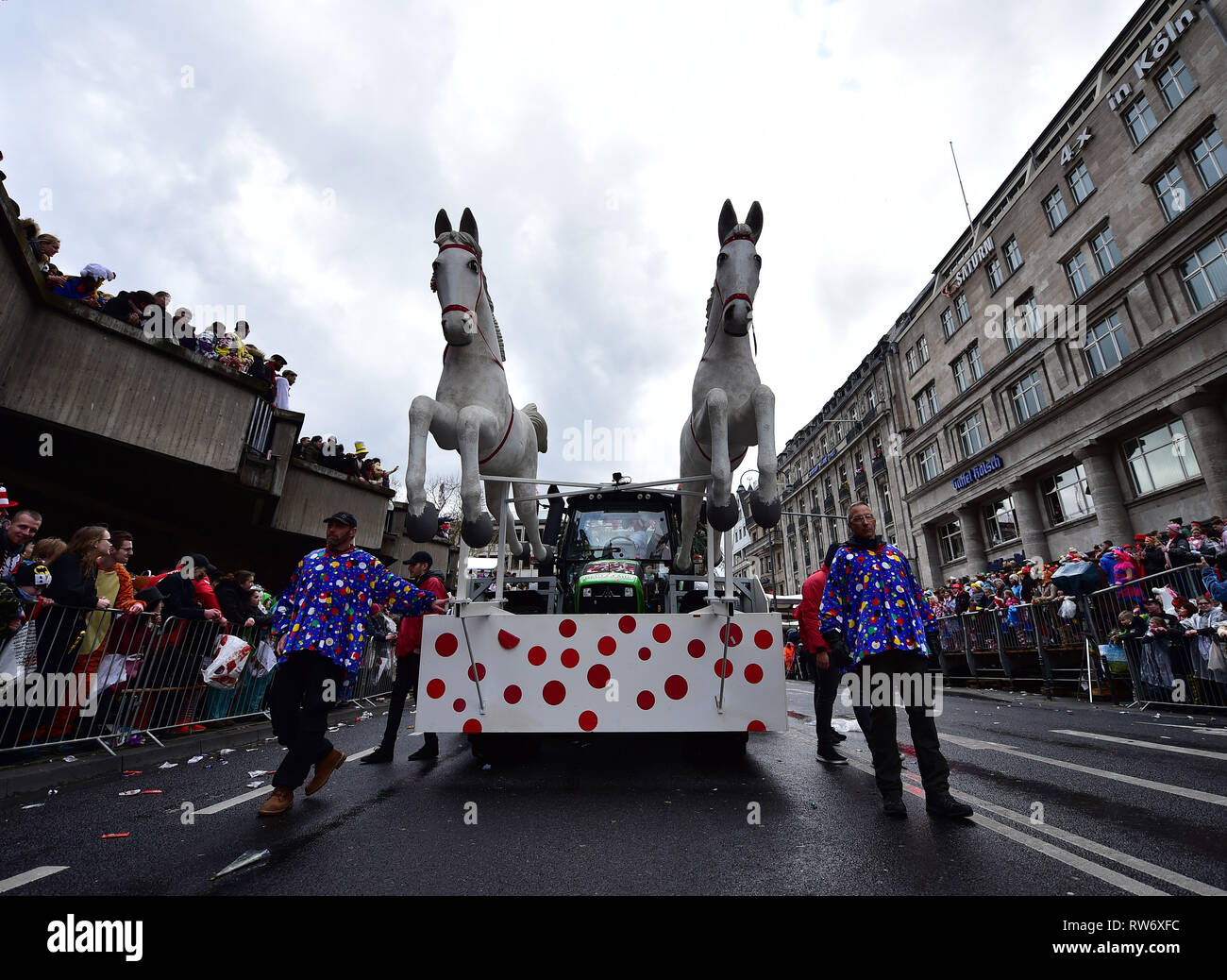Rose monday parade hi-res stock photography and images - Alamy