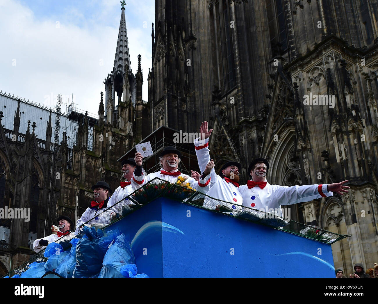 Rose monday parade hi-res stock photography and images - Alamy