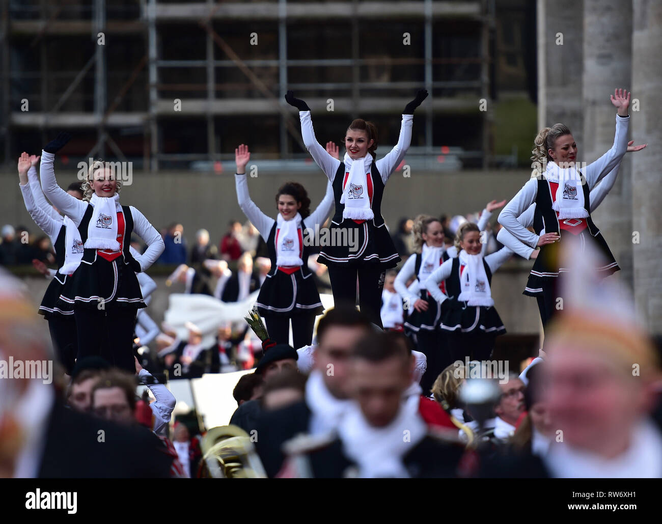 Cologne, Germany. 4th Mar, 2019. Revelers take part in the Rose Monday ...