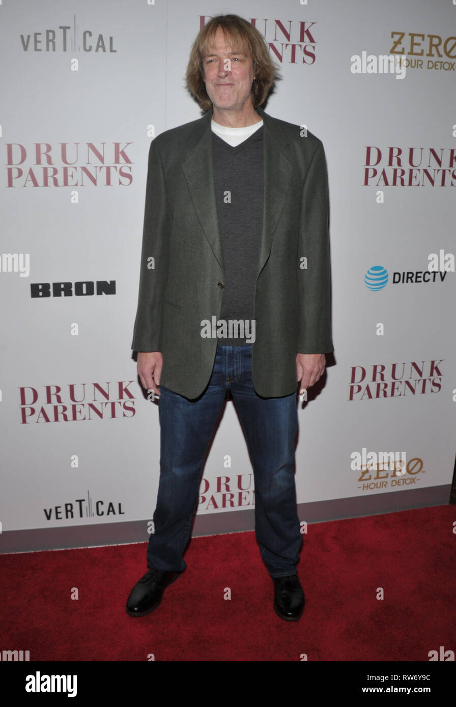 Wolf parents hi-res stock photography and images - Alamy