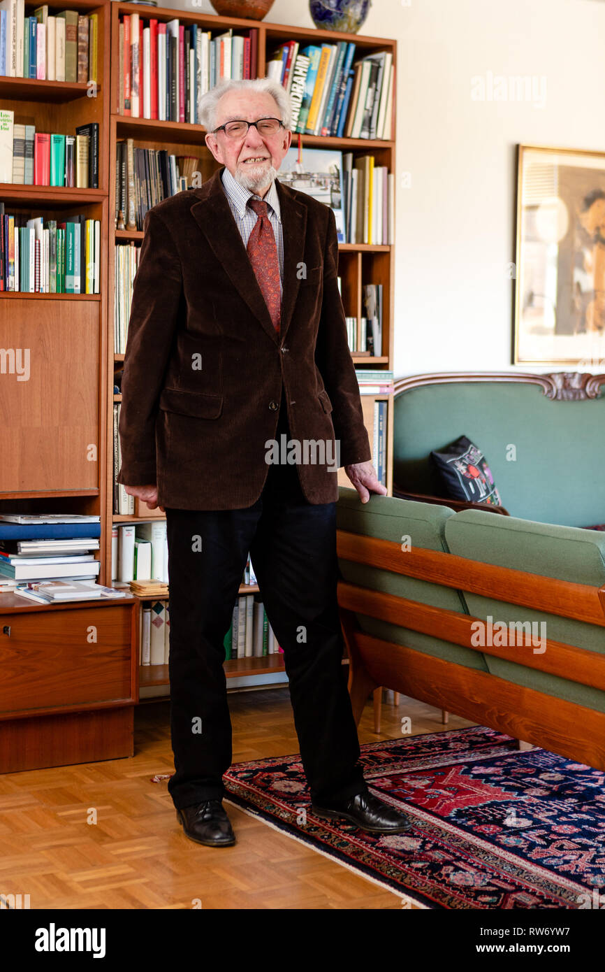 Kiel, Germany. 27th Feb, 2019. Gotthilf Hempel stands in his house in ...