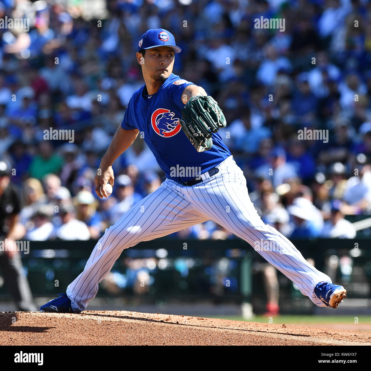 Chicago Cubs starting pitcher Yu Darvish delivers a pitch in the first ...