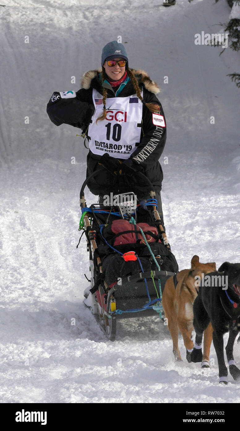 Willow, United States. 03rd Mar, 2019. Musher competitor Anna Berington ...