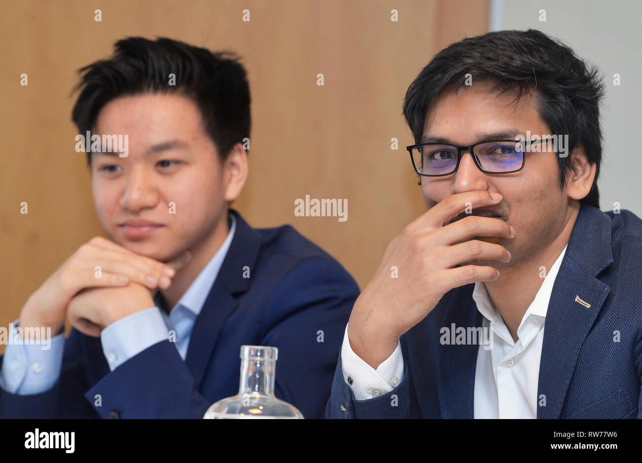 Chess grandmaster Thai Dai Van Nguyen, left, and Pentala Harikrishna ...