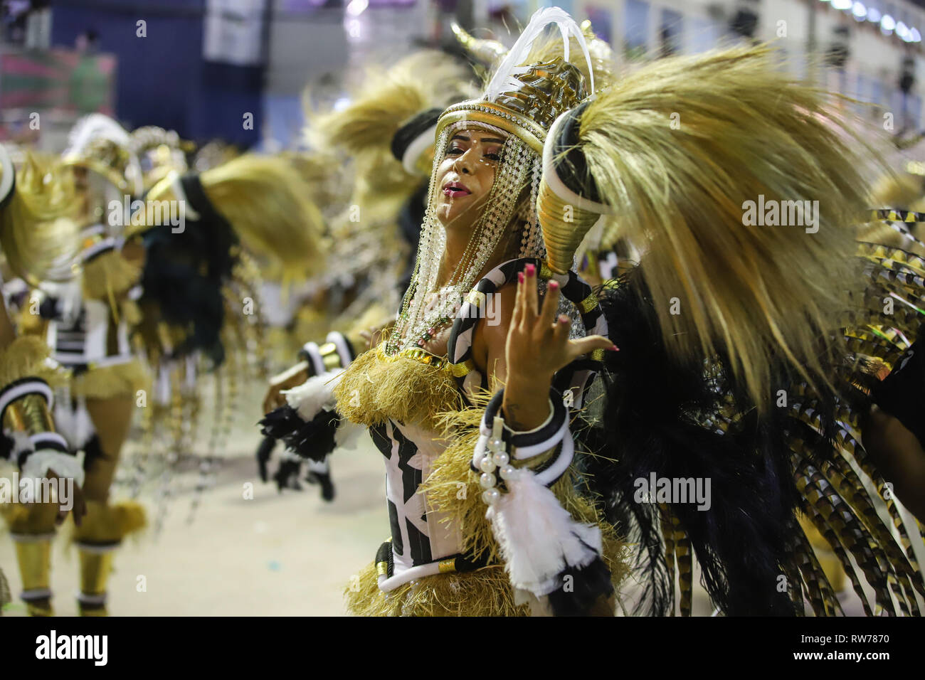 Samba carnival queen rio hi-res stock photography and images - Alamy