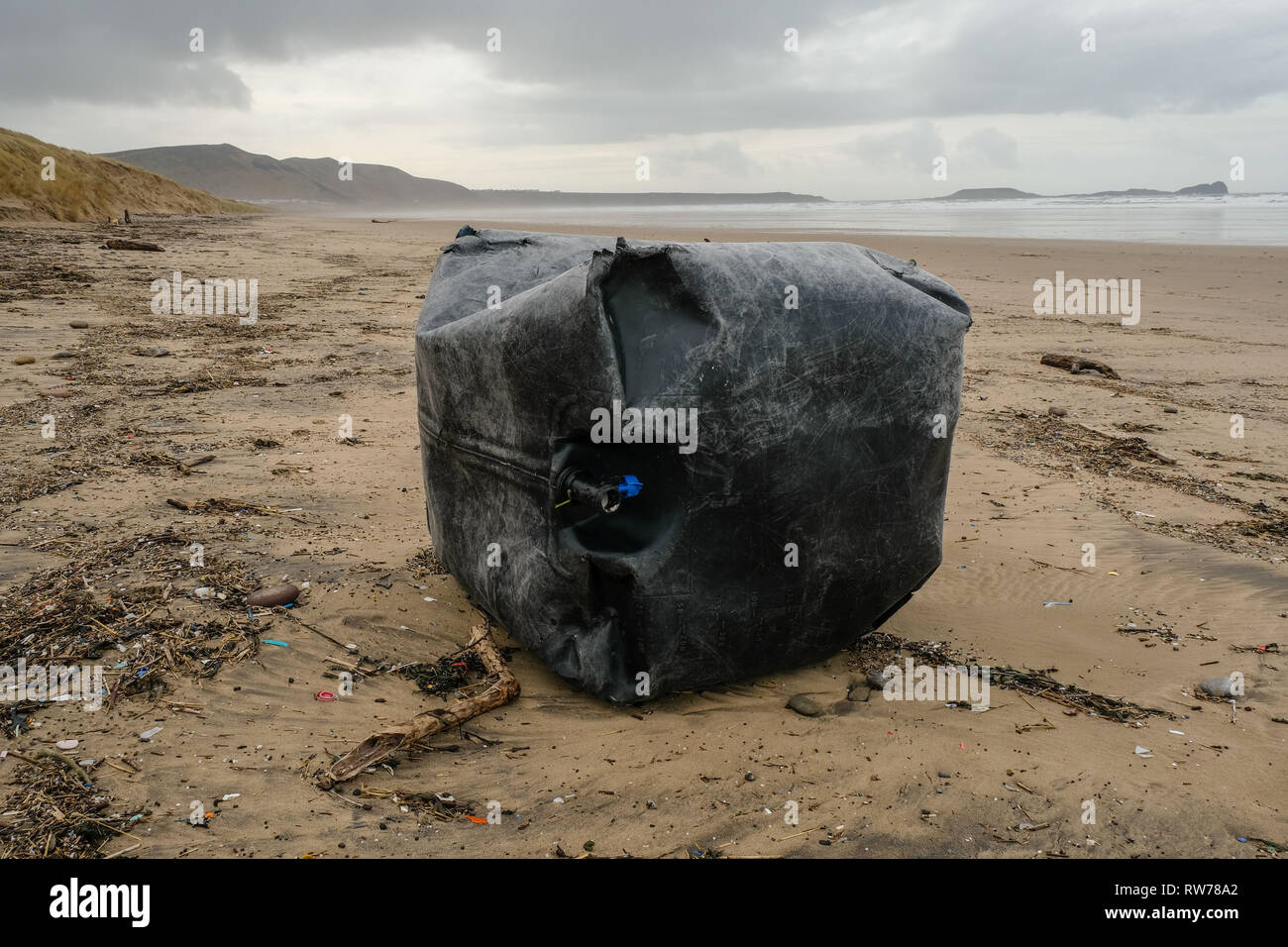 Plastic pollution beach wales hi-res stock photography and images - Alamy