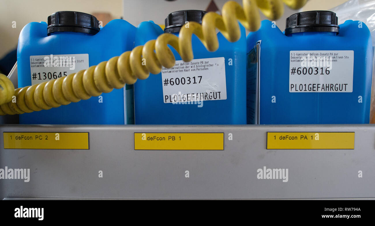 Canisters of radioactive hi-res stock photography and images - Alamy