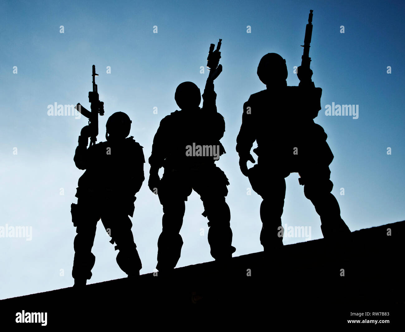 Silhouettes of S.W.A.T. officers holding their guns Stock Photo - Alamy