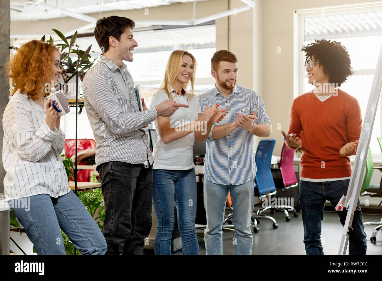 Diverse business team clapping hands hi-res stock photography and ...