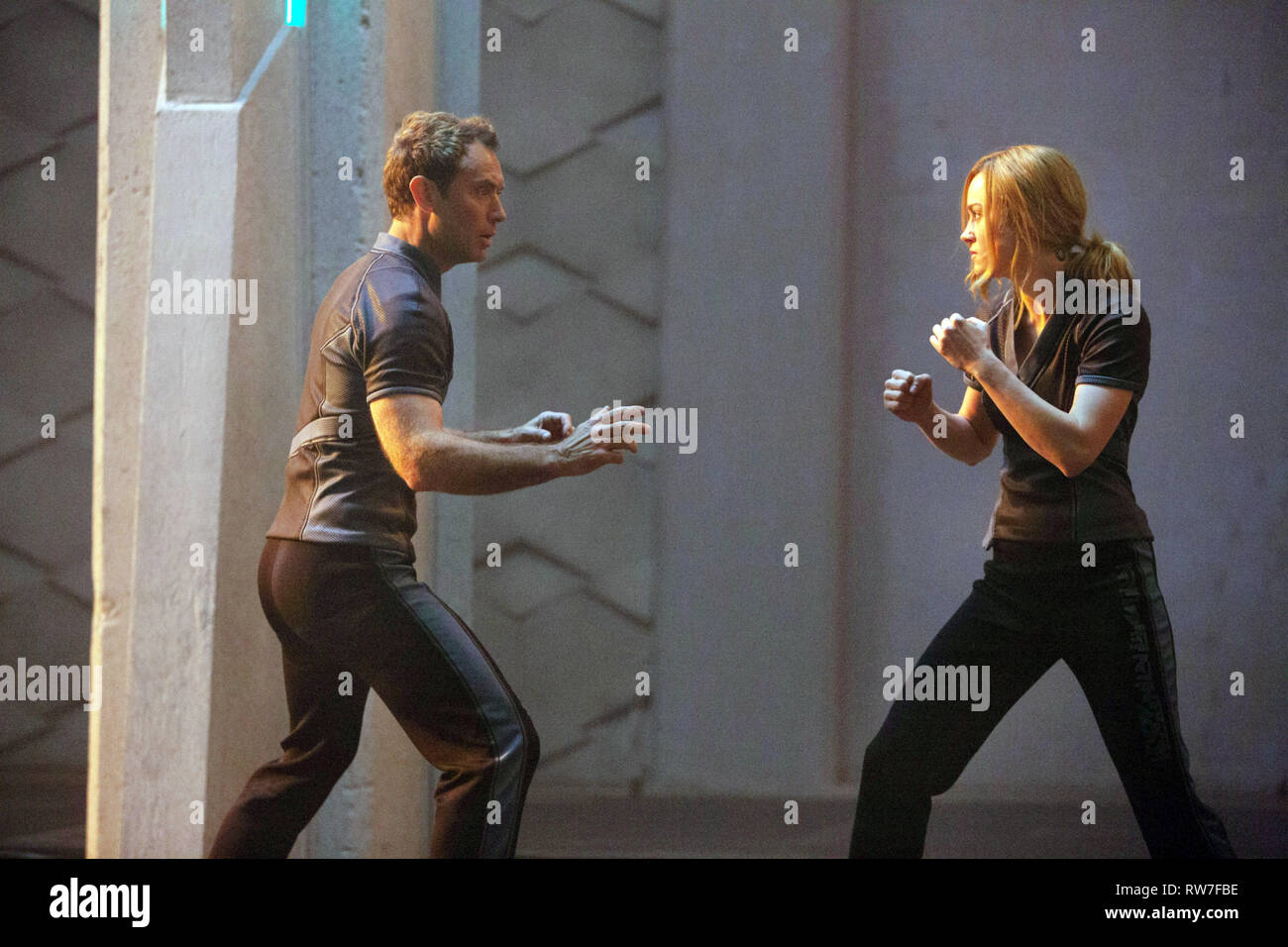 CAPTAIN MARVEL, from left: Jude Law as Yon-Rogg, Brie Larson as Carol ...