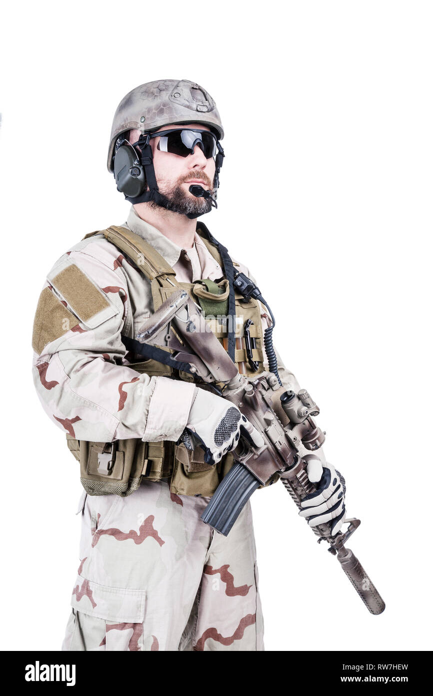 Bearded special warfare operator with assault rifle Stock Photo - Alamy