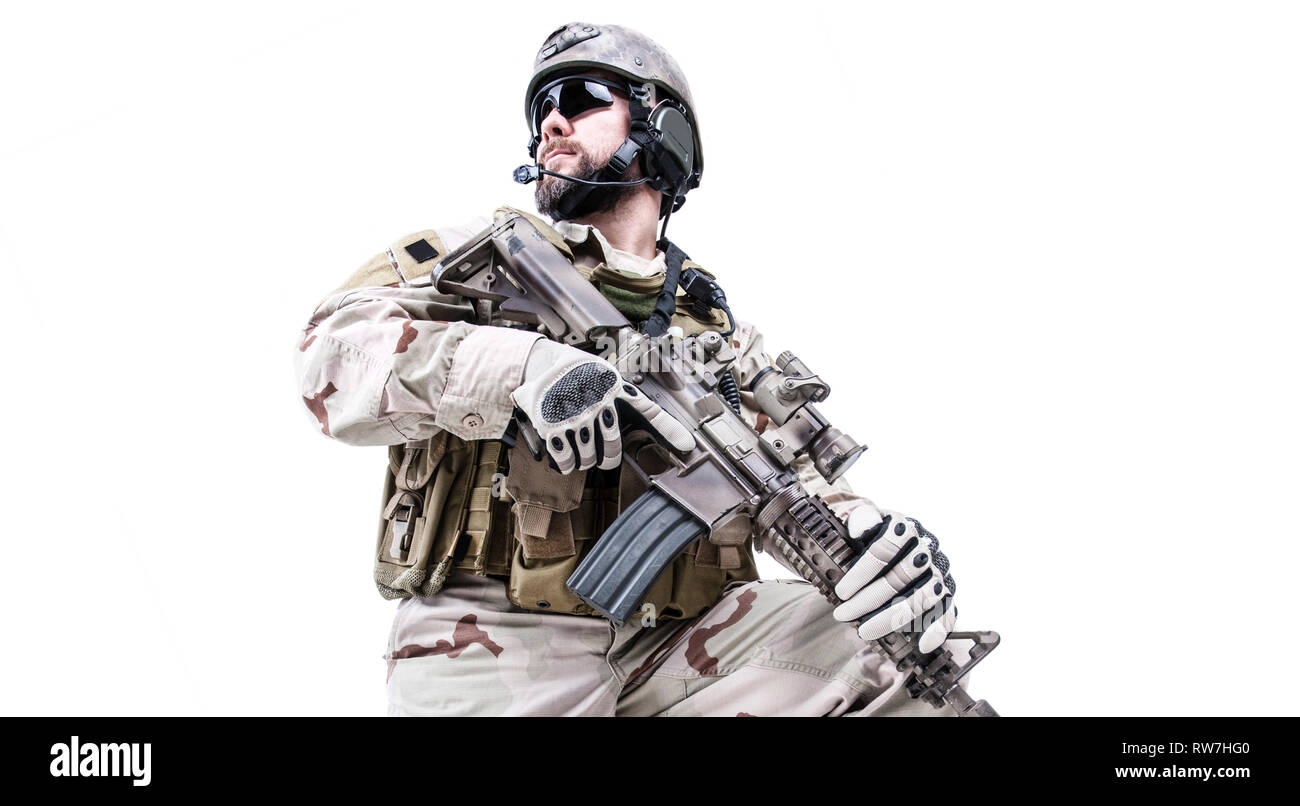 Bearded special warfare operator with assault rifle Stock Photo - Alamy