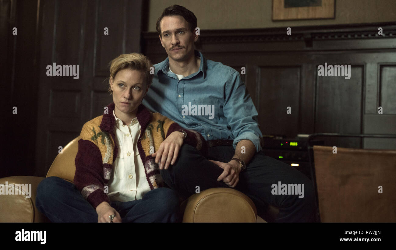 DEUTSCHLAND 86, from left: Lana Cooper, Vladimir Burlakov, 'La Cafard ...