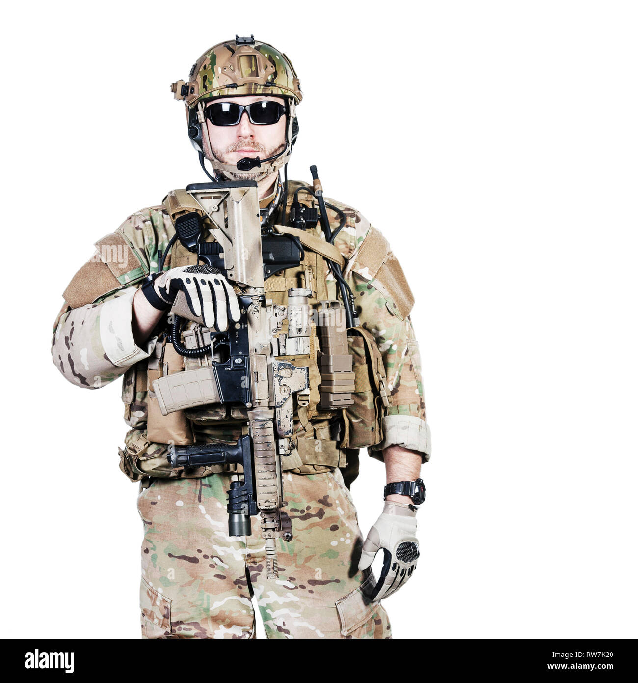 Bearded special warfare operator with assault rifle Stock Photo - Alamy