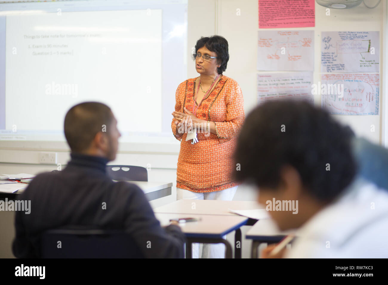 teacher at a further education college teaching in a classroom Stock ...