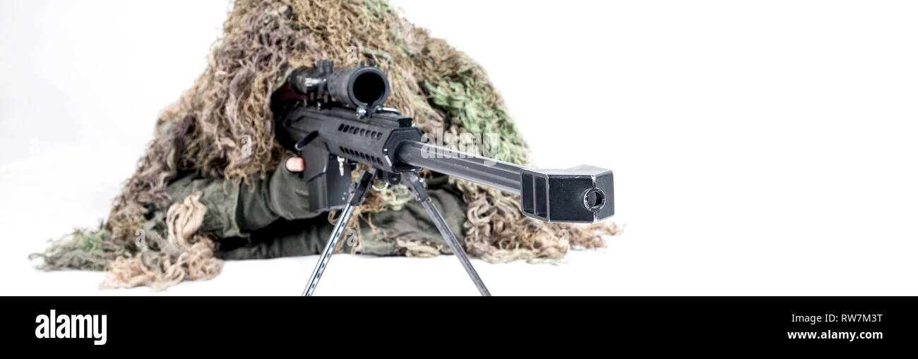 U.S. Army sniper wearing a ghillie suit Stock Photo - Alamy