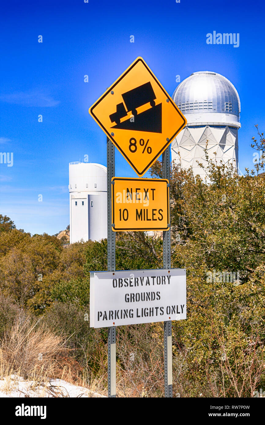 Signal traffic yellow icon graphic hi-res stock photography and images ...