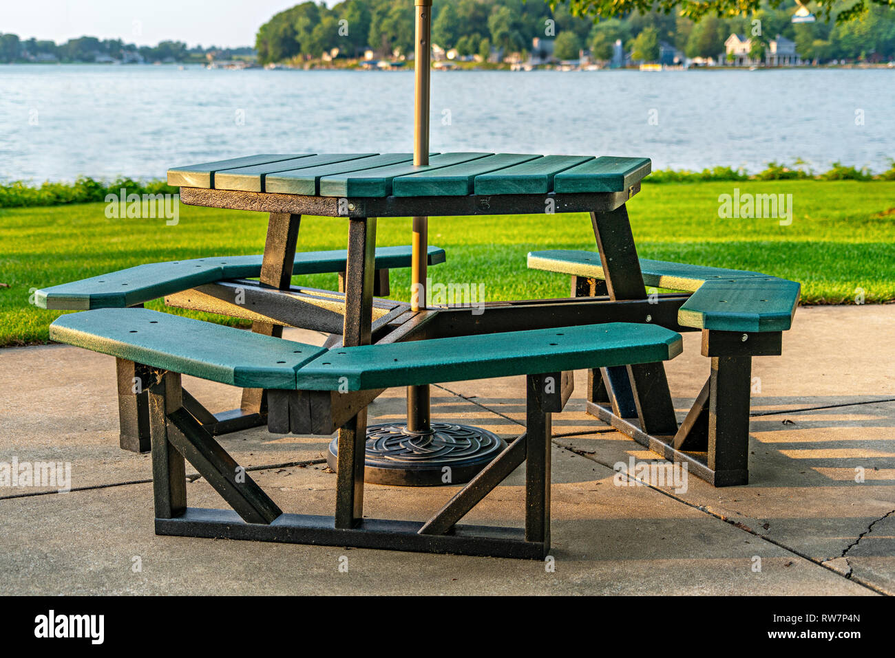 Lakeside Picnic Table Stock Photo - Alamy