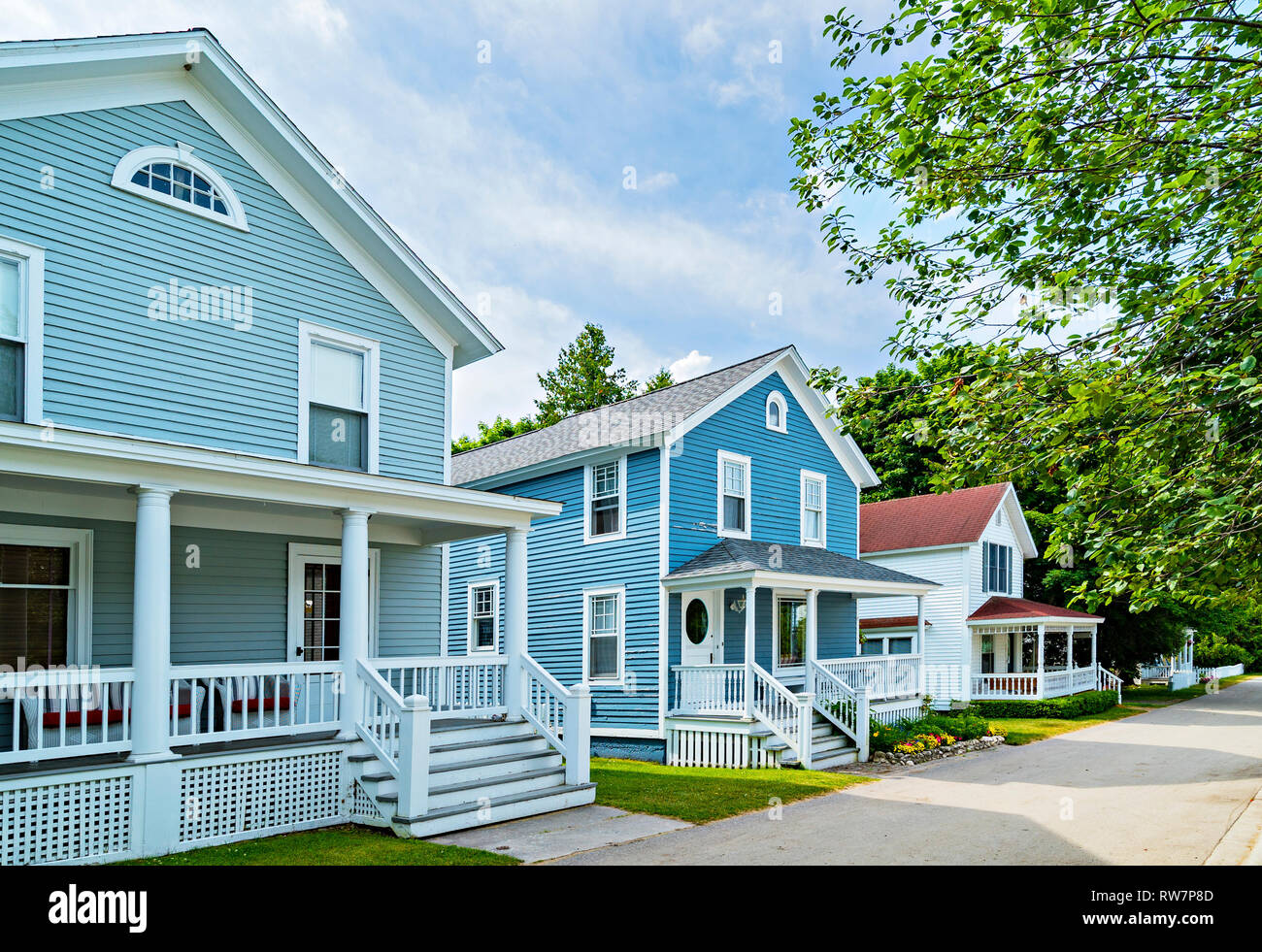 Neighborhood hi-res stock photography and images - Alamy