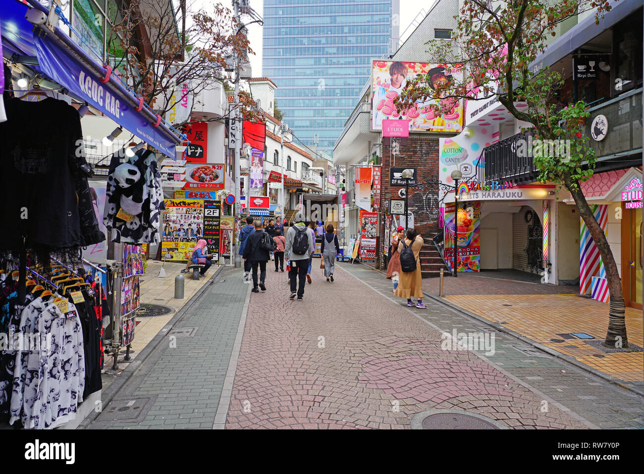 TOKYO, JAPAN -26 OCT 2018- View of the Harajuku neighborhood in Shibuya ...